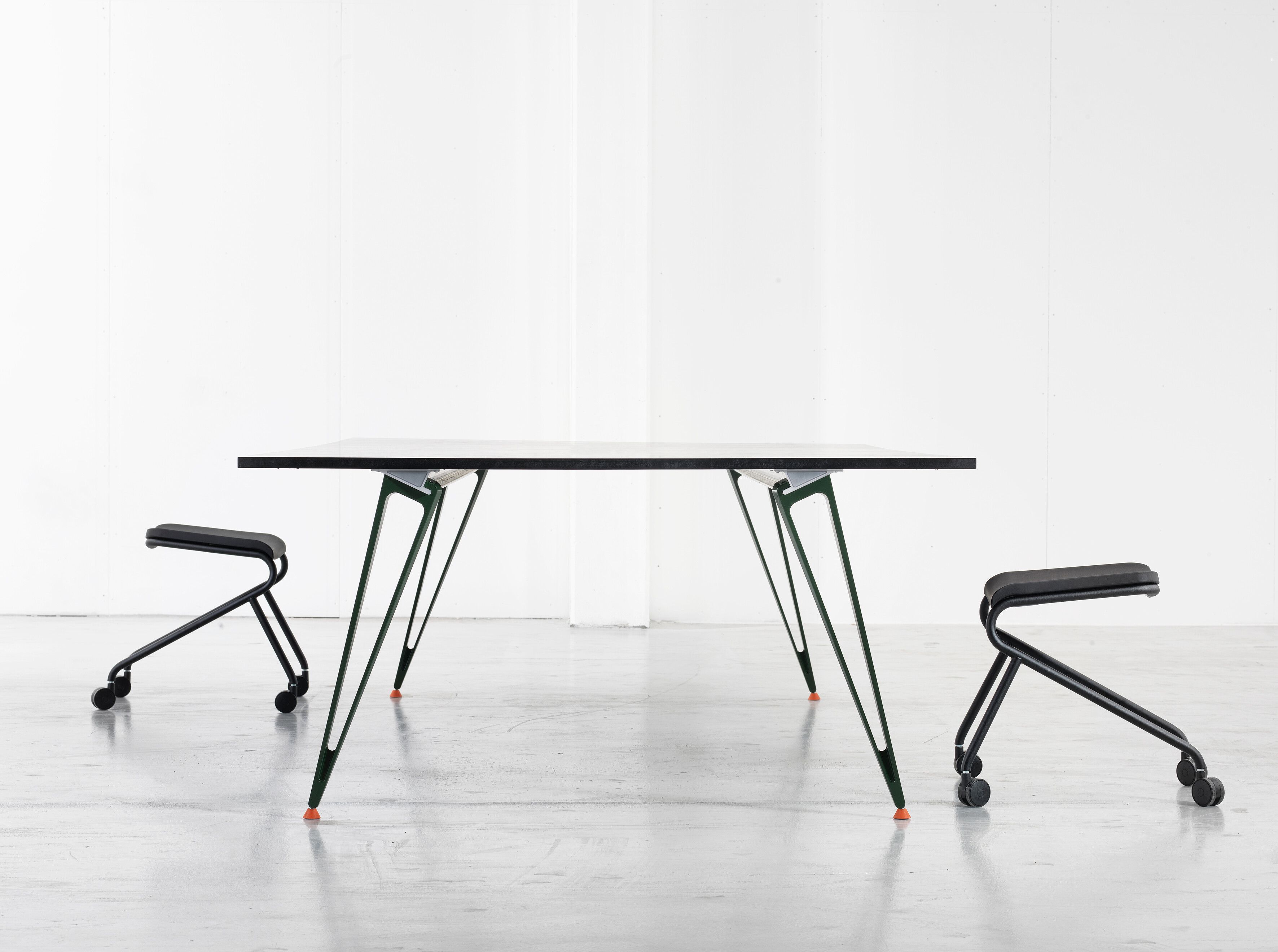 Attach | Tables & Trolleys | Lammhults